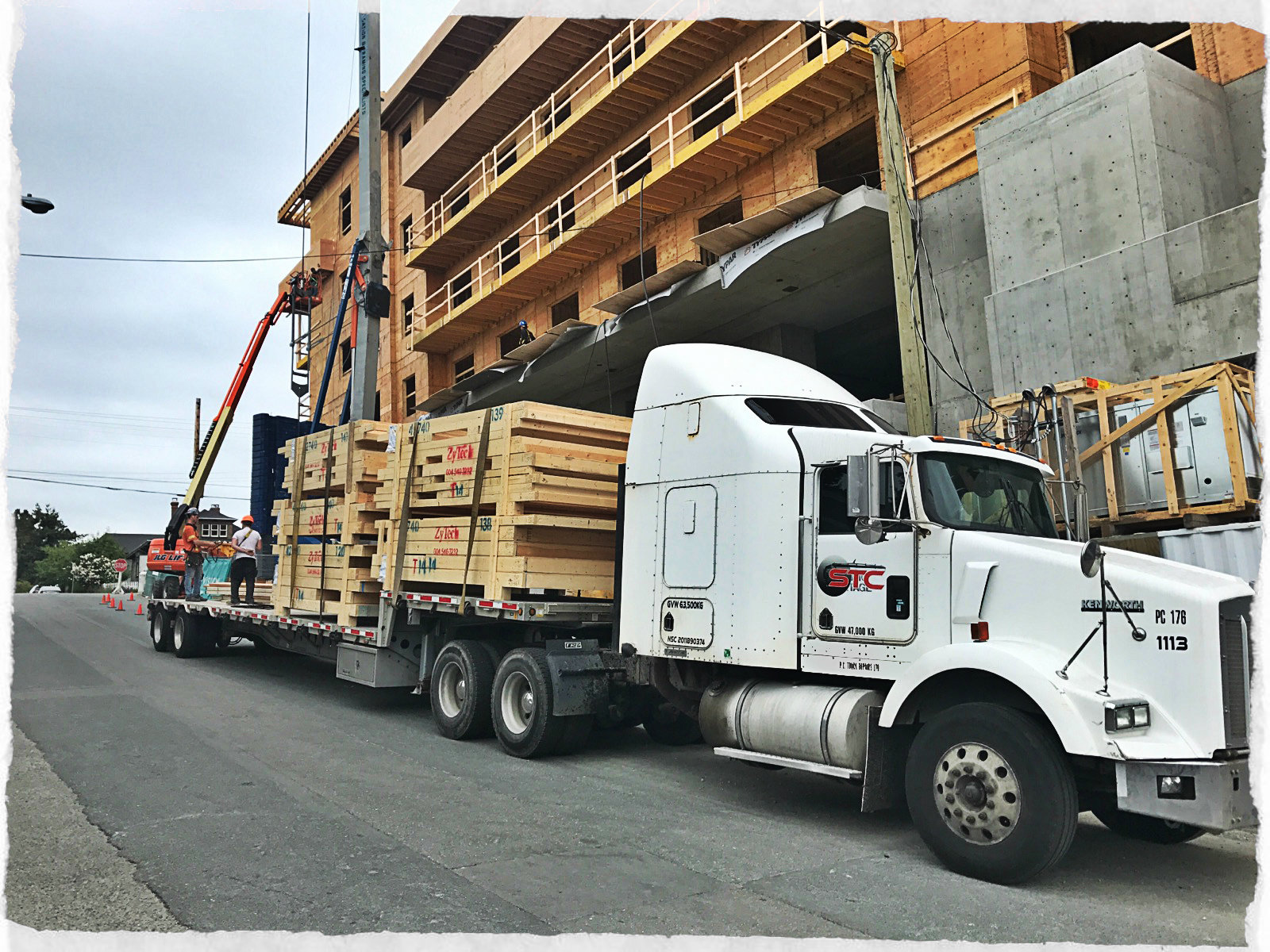 Tractor-Trailers – Standard Truck & Crane Ltd.